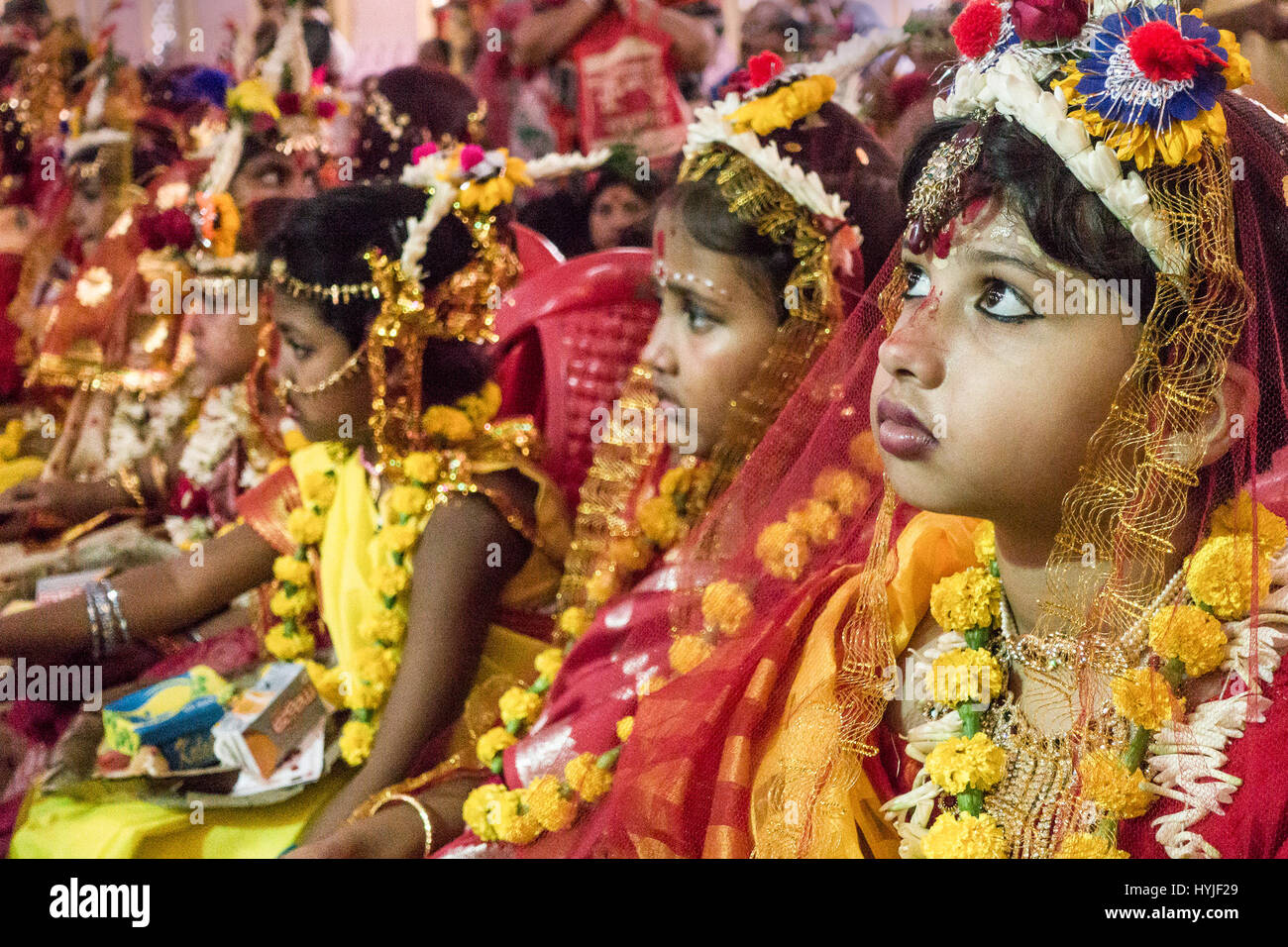 Kolkata, Indian state West Bengal. 5th Apr, 2017. Young Indian Hindu ...