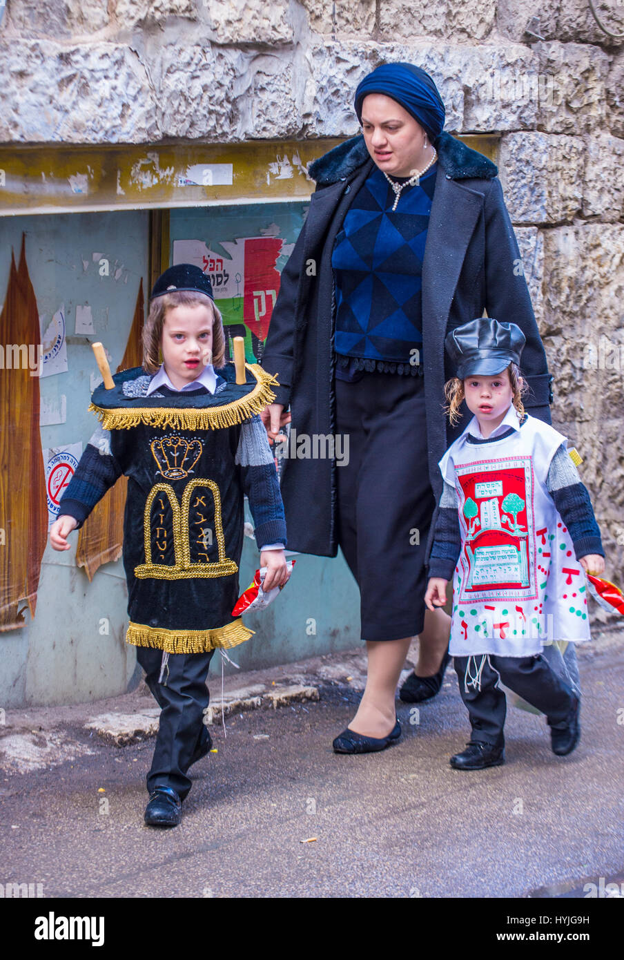 Ultra orthodox jewish family hi-res stock photography and images - Alamy