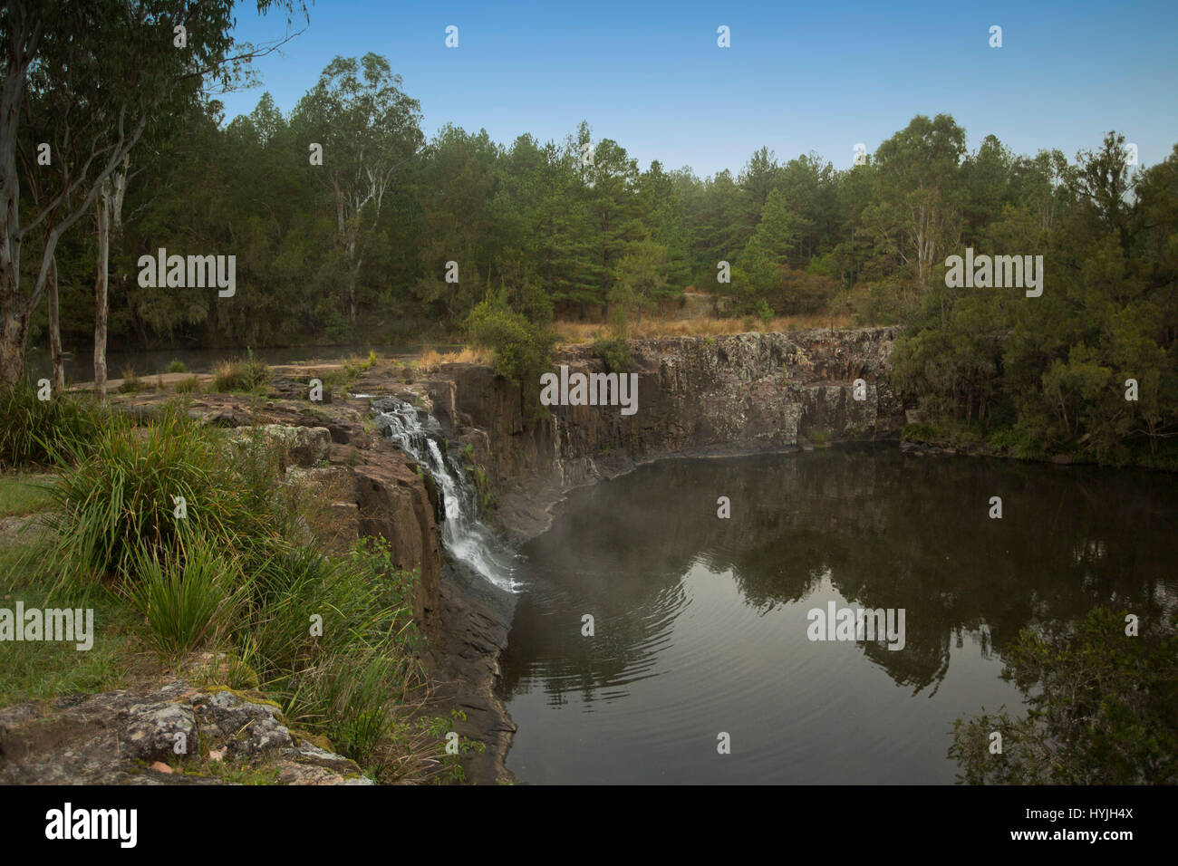 Waterfalls over rocks hi-res stock photography and images - Alamy