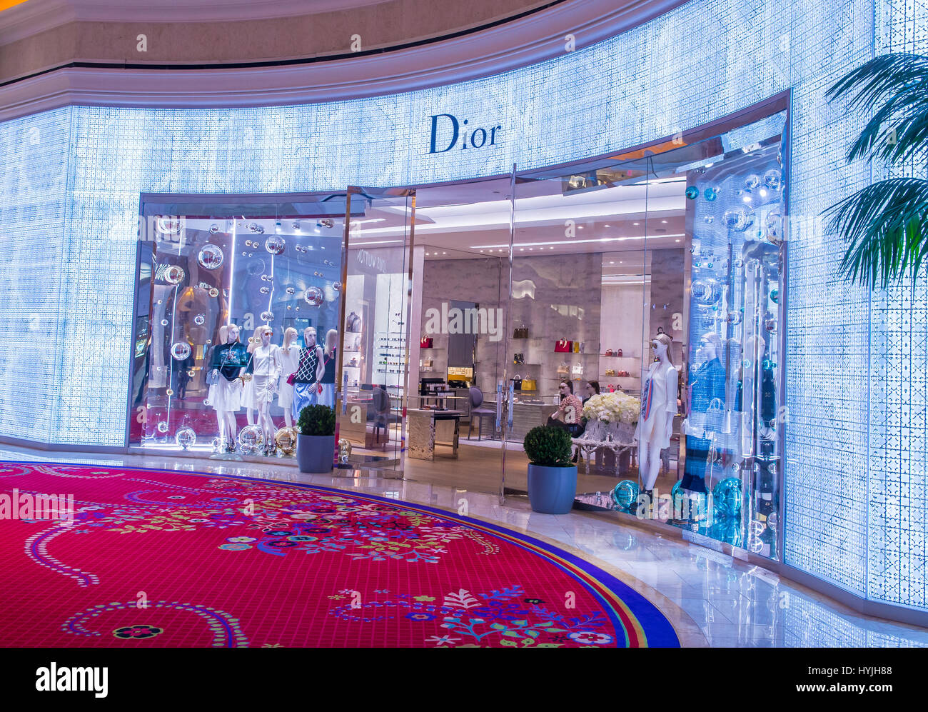 Dior boutique 1946 hi-res stock photography and images - Alamy