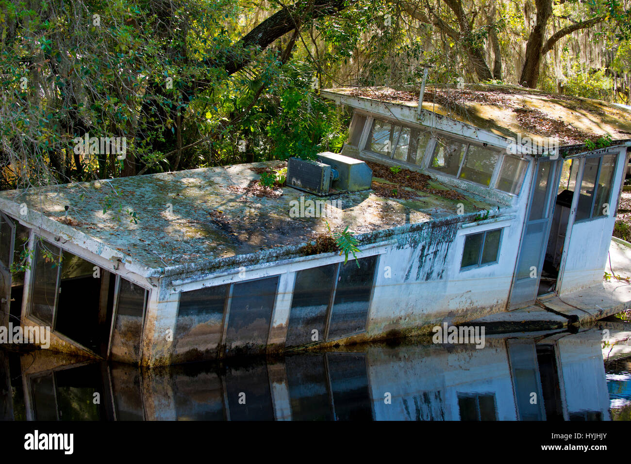 Sunken house hi-res stock photography and images - Alamy