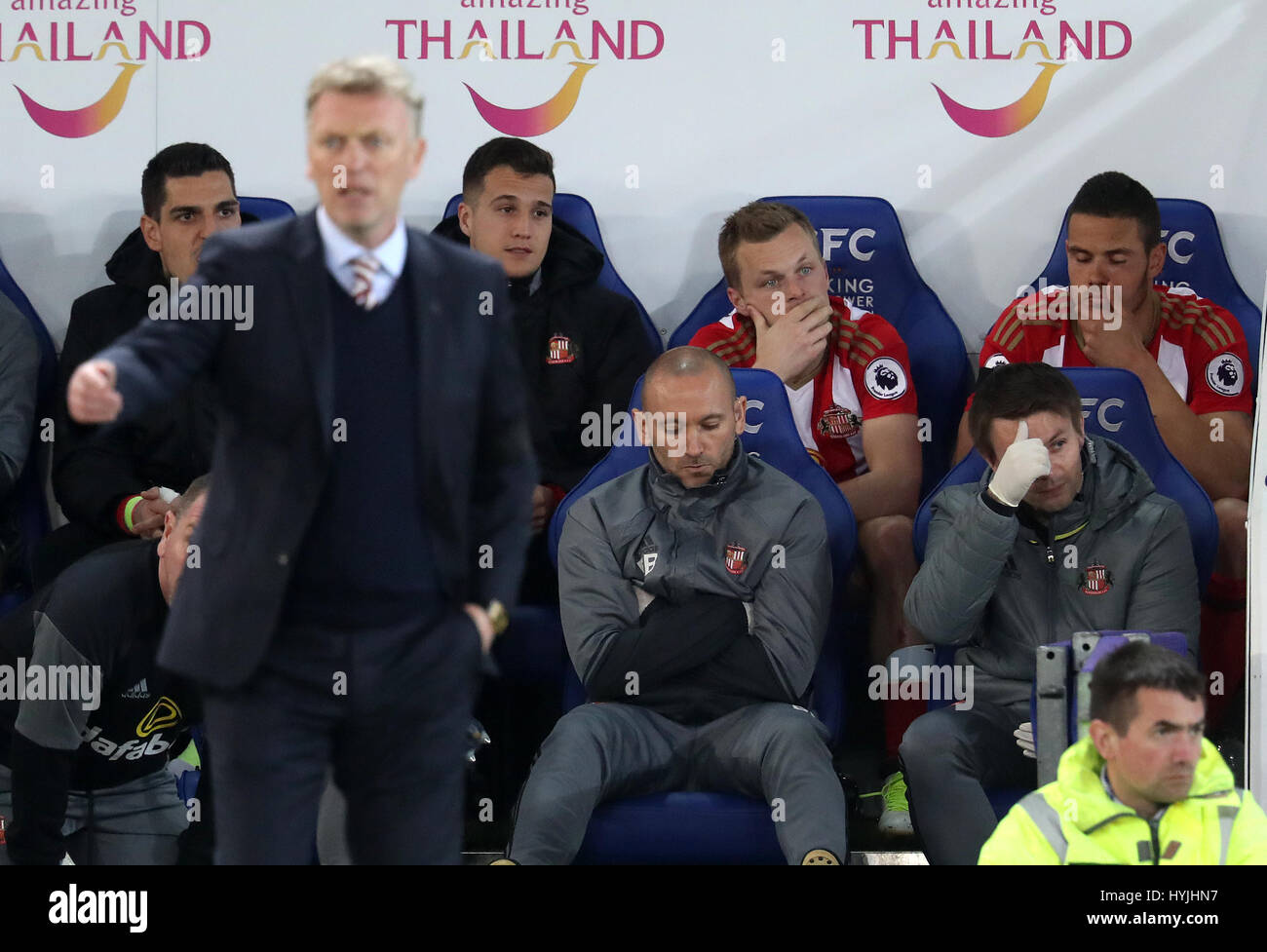 Sunderland players on the bench look dejected during the Premier League ...