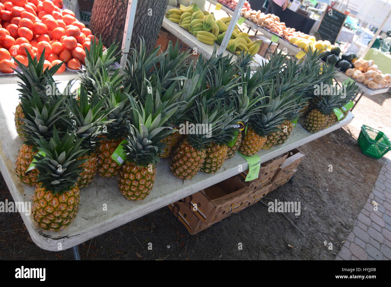 fruit and vegetable stand pineapples Stock Photo - Alamy