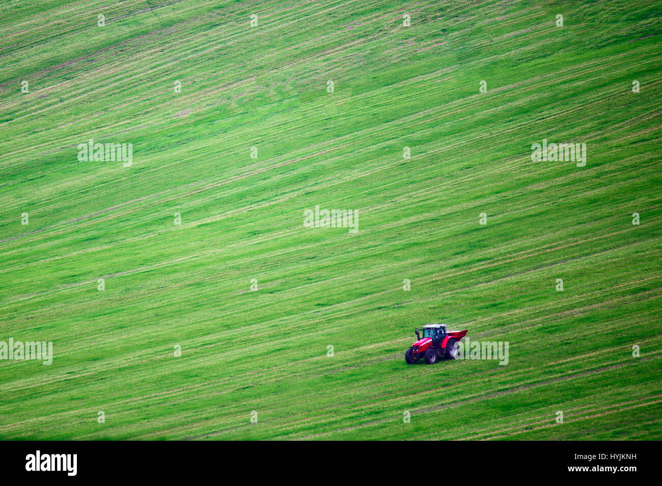 Green field background hi-res stock photography and images - Alamy