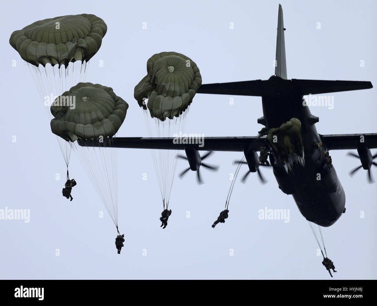 Members of 16 Air Assault Brigade deploy by parachute onto Stanta ...