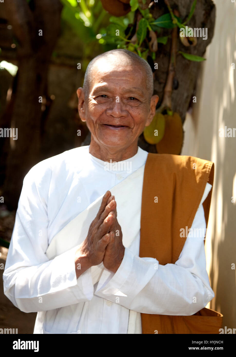 Elderly buddhist monk hi-res stock photography and images - Alamy