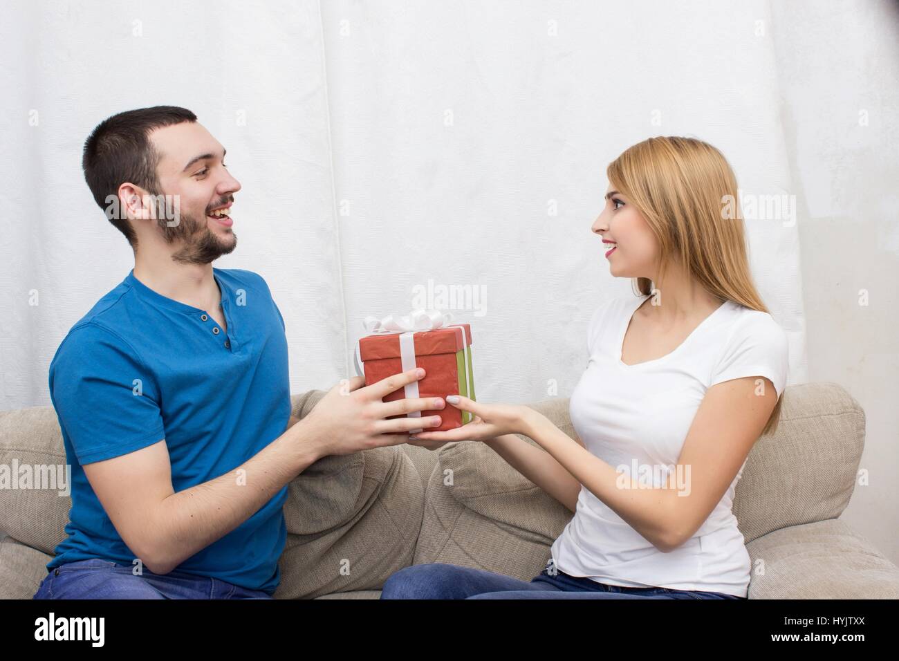 Man gives gift woman hi-res stock photography and images - Alamy