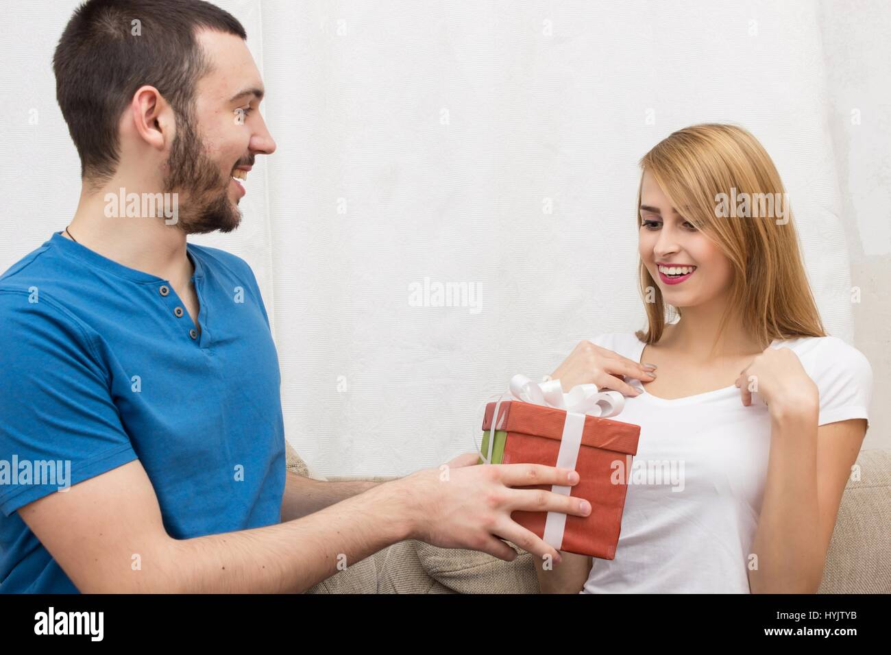 Man gives gift woman hi-res stock photography and images - Alamy