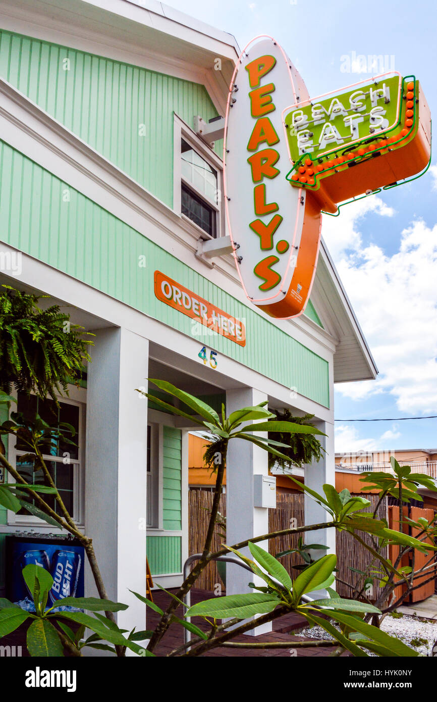 Pearlys beach eats restaurant hi-res stock photography and images - Alamy