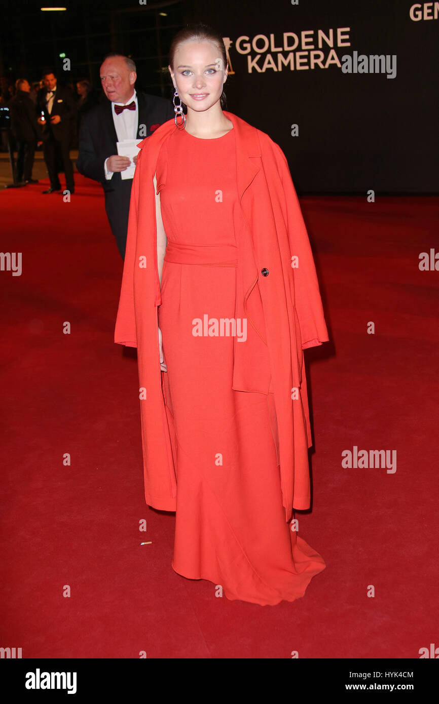 Goldene kamera golden camera awards 2017 messe hamburg maria ehrich hi ...