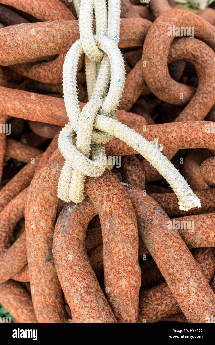 Chain links and rope tied Stock Photo - Alamy