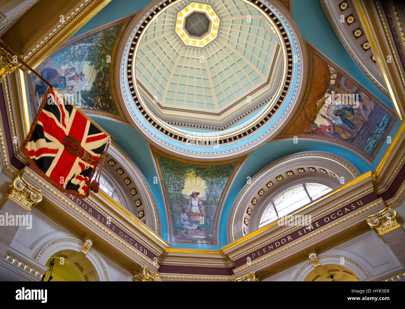 Looking up at the elaborate artwork in the Memorial Rotunda of the ...