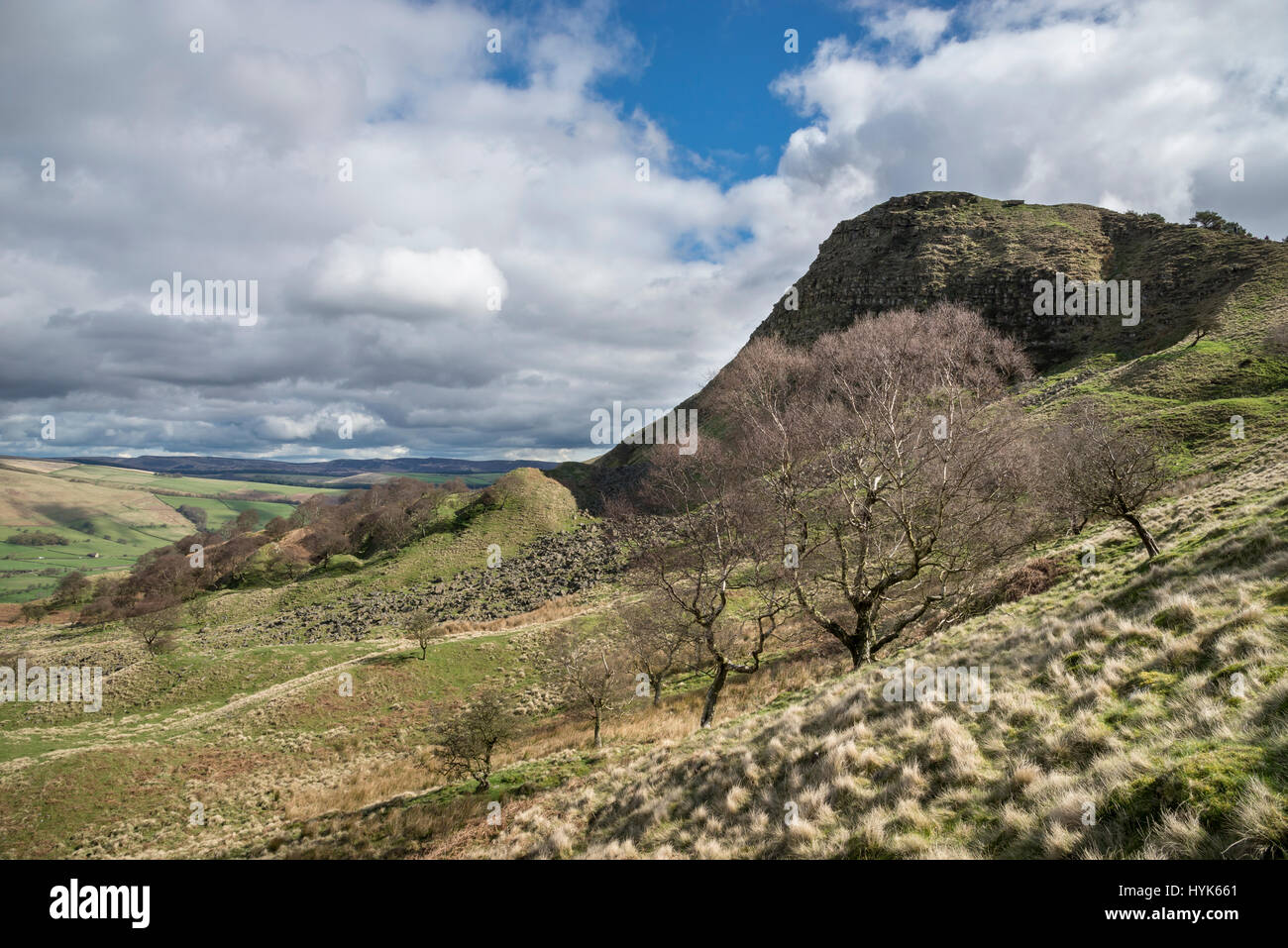A sunny spring day at Back Tor on the great ridge, Peak District ...