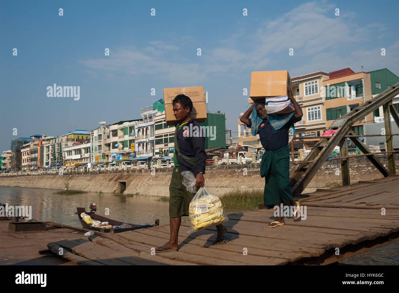 Man carrying cargo loading onto hi-res stock photography and images - Alamy
