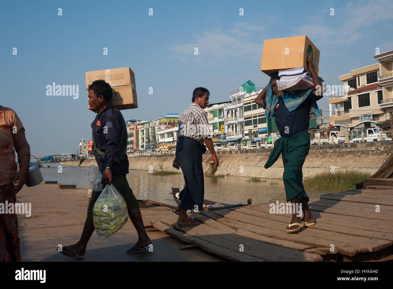 Man carrying cargo loading onto hi-res stock photography and images - Alamy