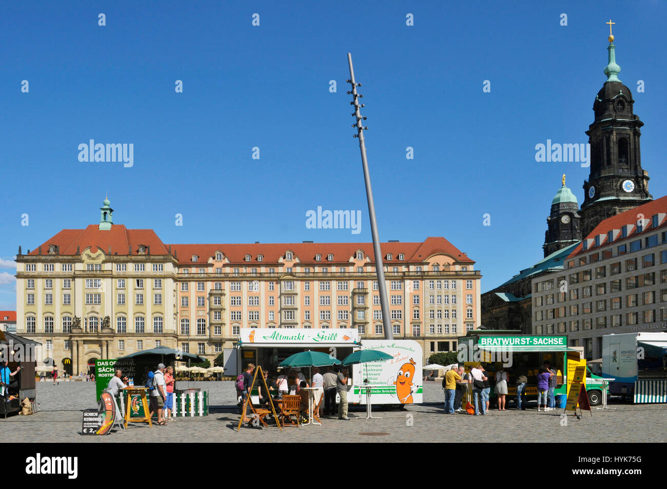 market stalls in Altmarkt square with the building Haus Altmarkt and ...
