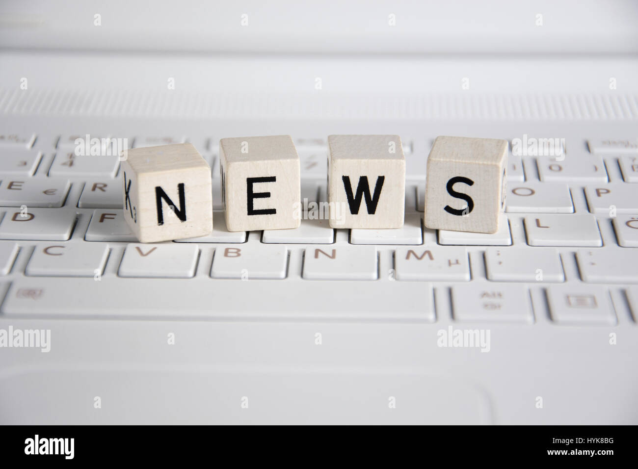 the word News on a keyboard Stock Photo - Alamy