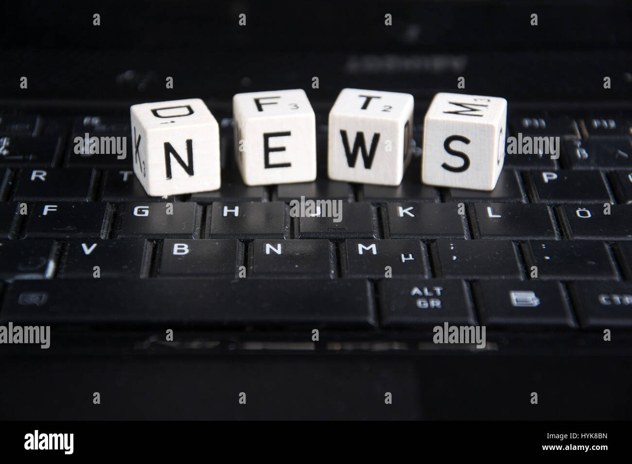 the word News on a keyboard Stock Photo - Alamy