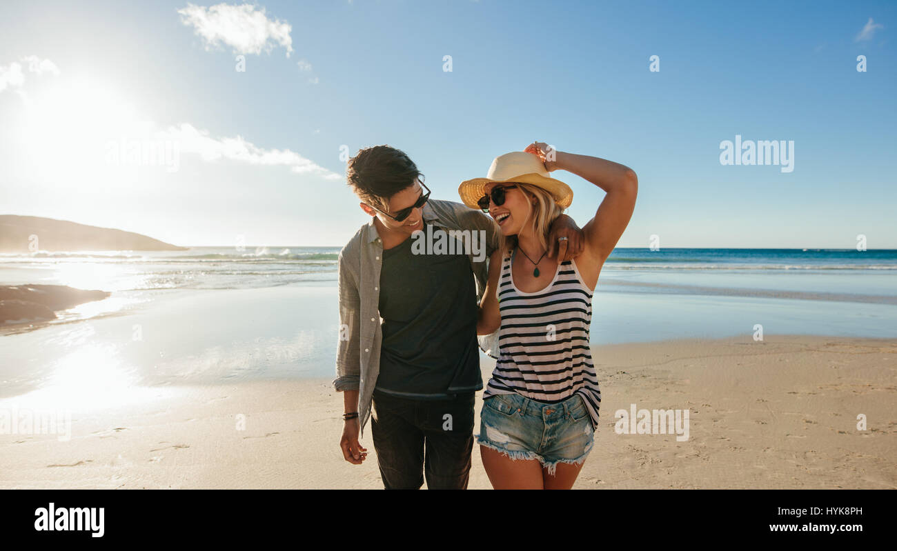 Horizontal people couple woman hi-res stock photography and images - Alamy