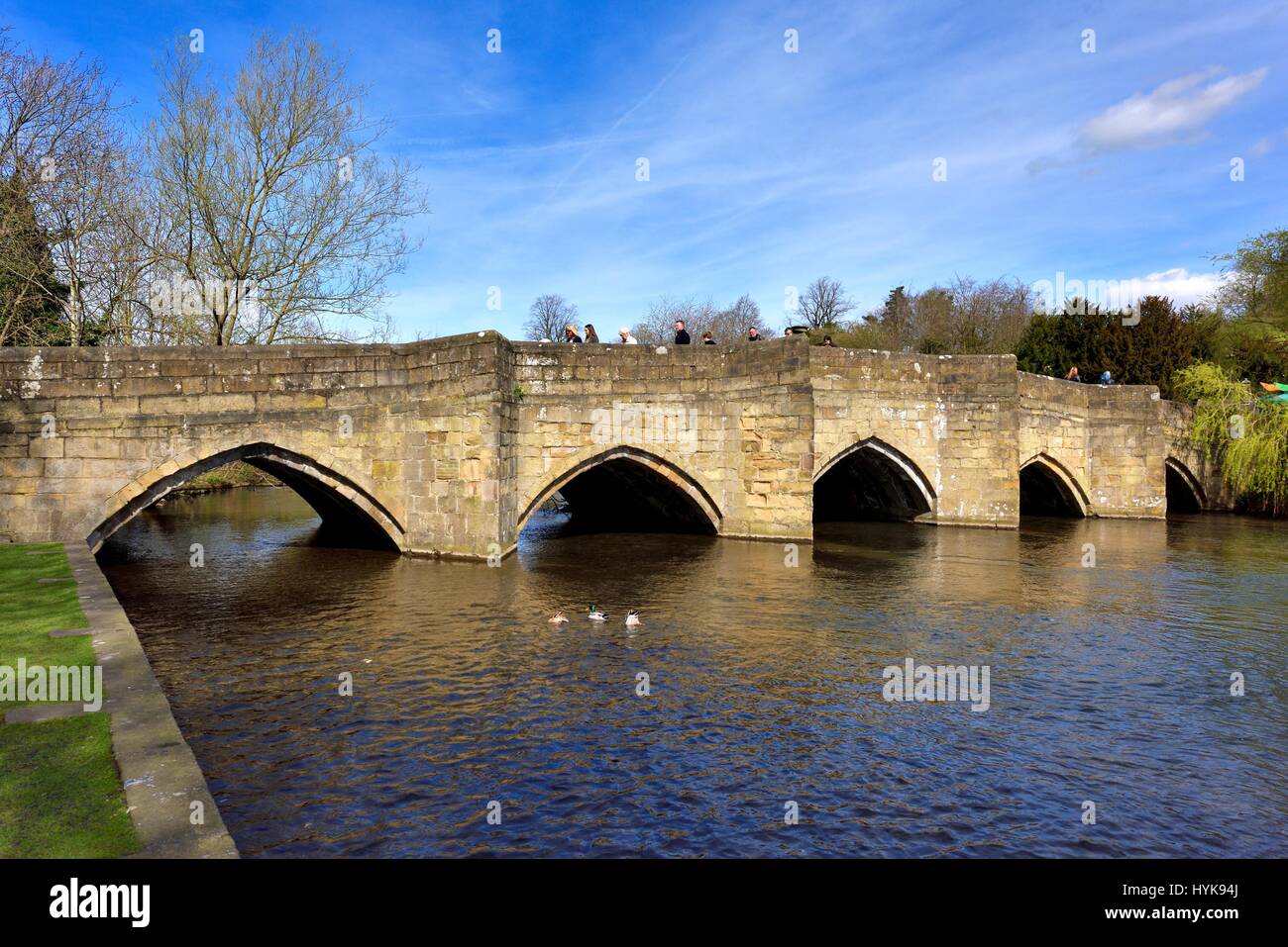 Old historic bridge peak district hi-res stock photography and images ...