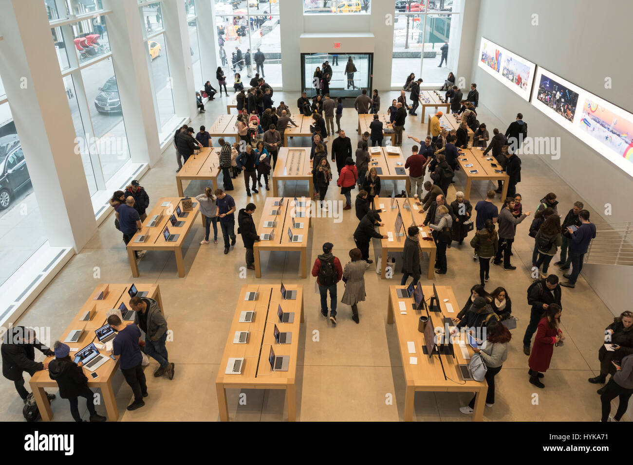The met fifth avenue hi-res stock photography and images - Alamy