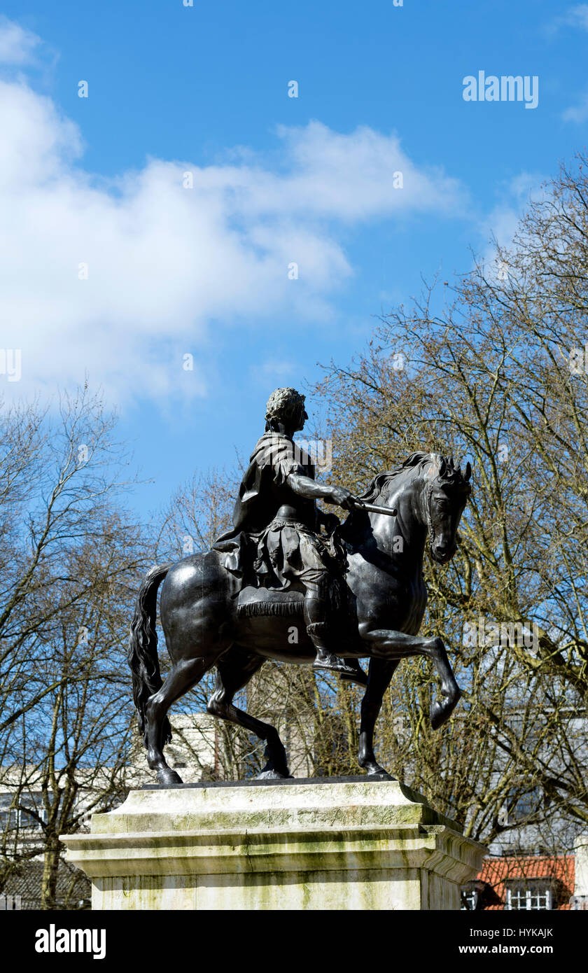 King William III statue, Queen Square, Bristol, UK Stock Photo - Alamy
