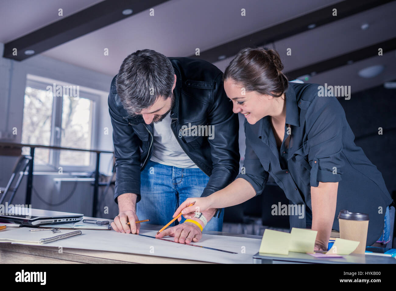 University crew meeting hi-res stock photography and images - Alamy