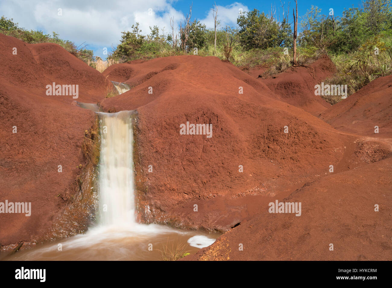 Roadside waterfall in red rocks, Koke'e State Park, Waimea Canyon ...