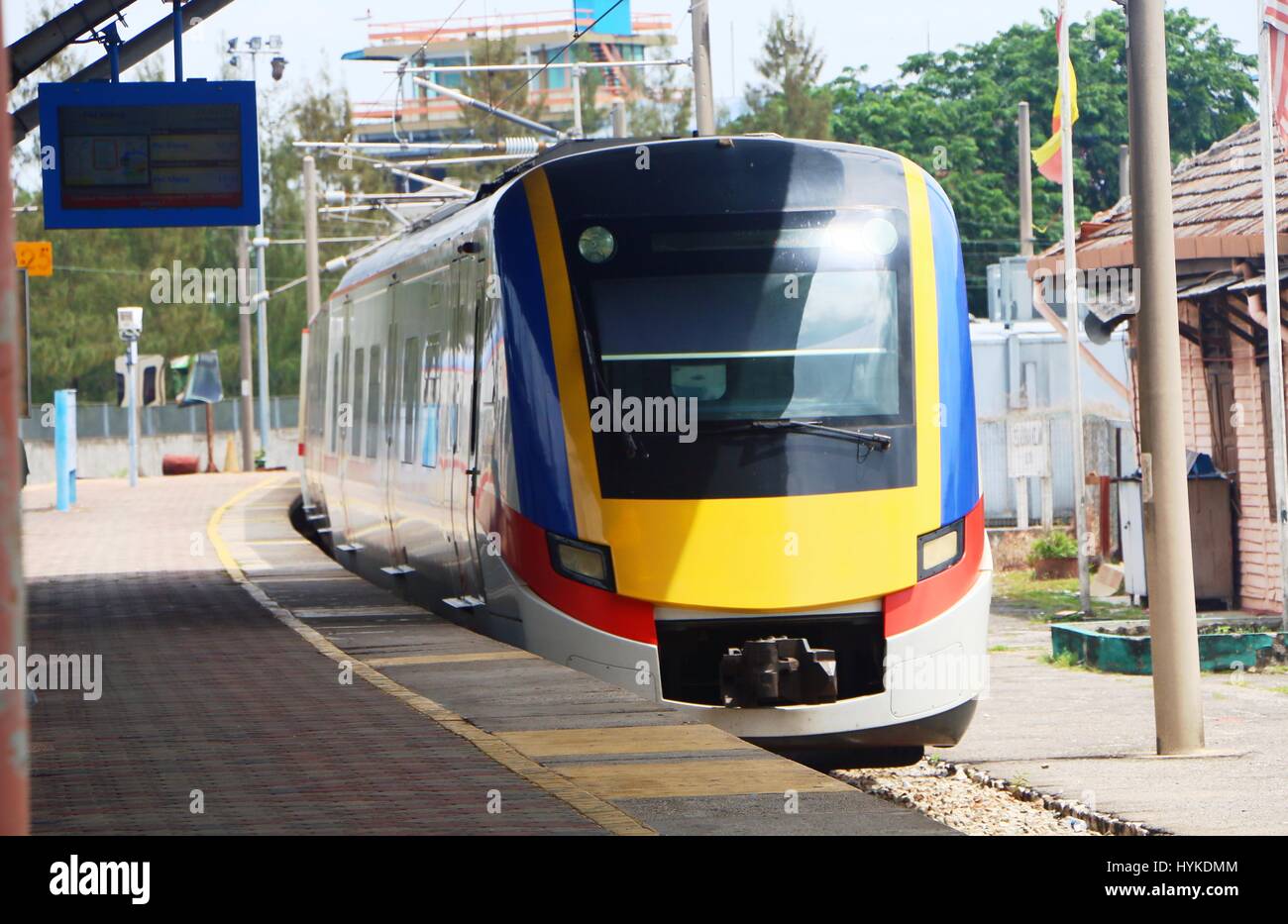 Train arriving at train station platform Stock Photo - Alamy