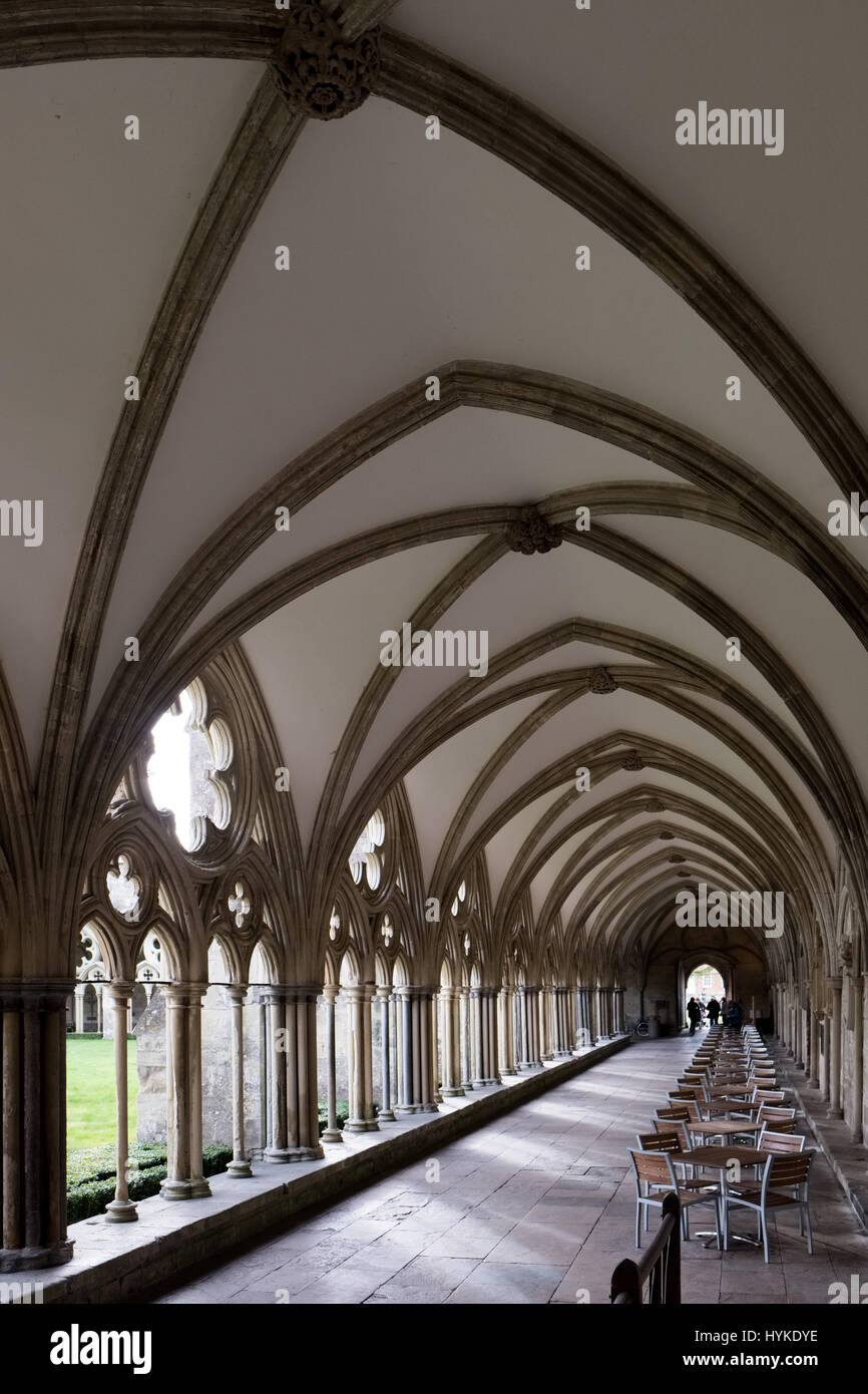 Masonry tables hi-res stock photography and images - Alamy