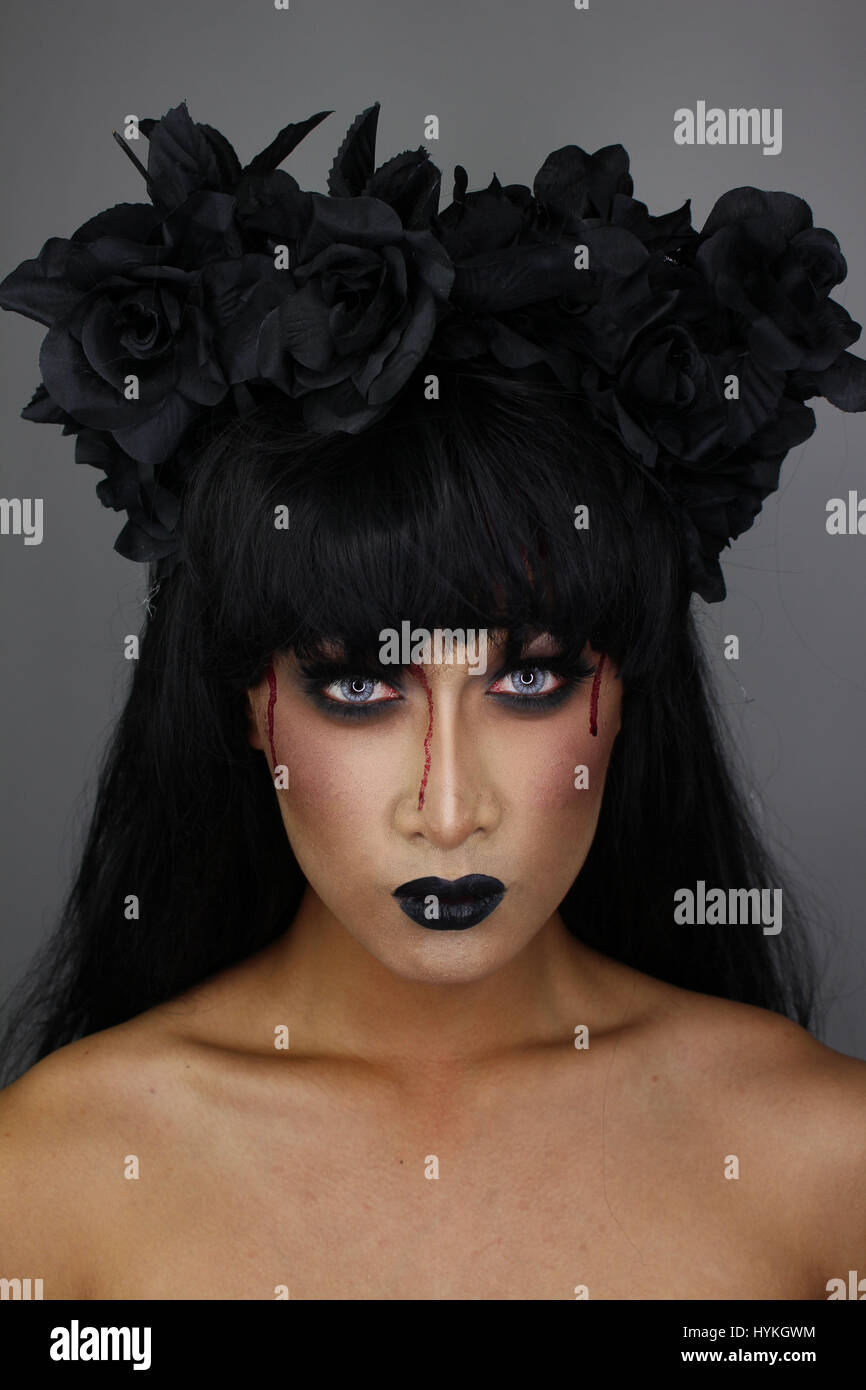 Artists makeup hi-res stock photography and images - Alamy