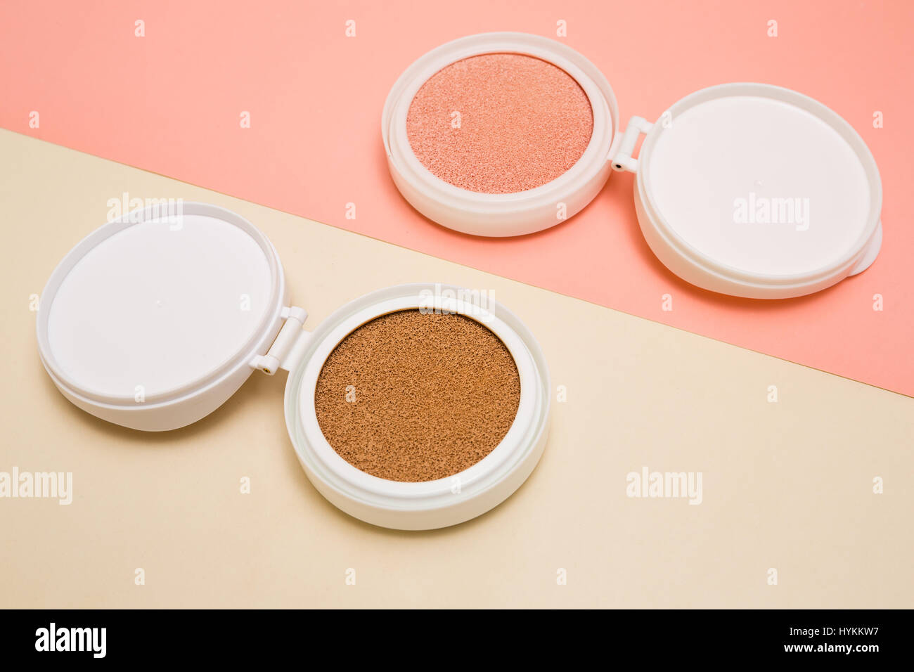Face powder container hi-res stock photography and images - Alamy