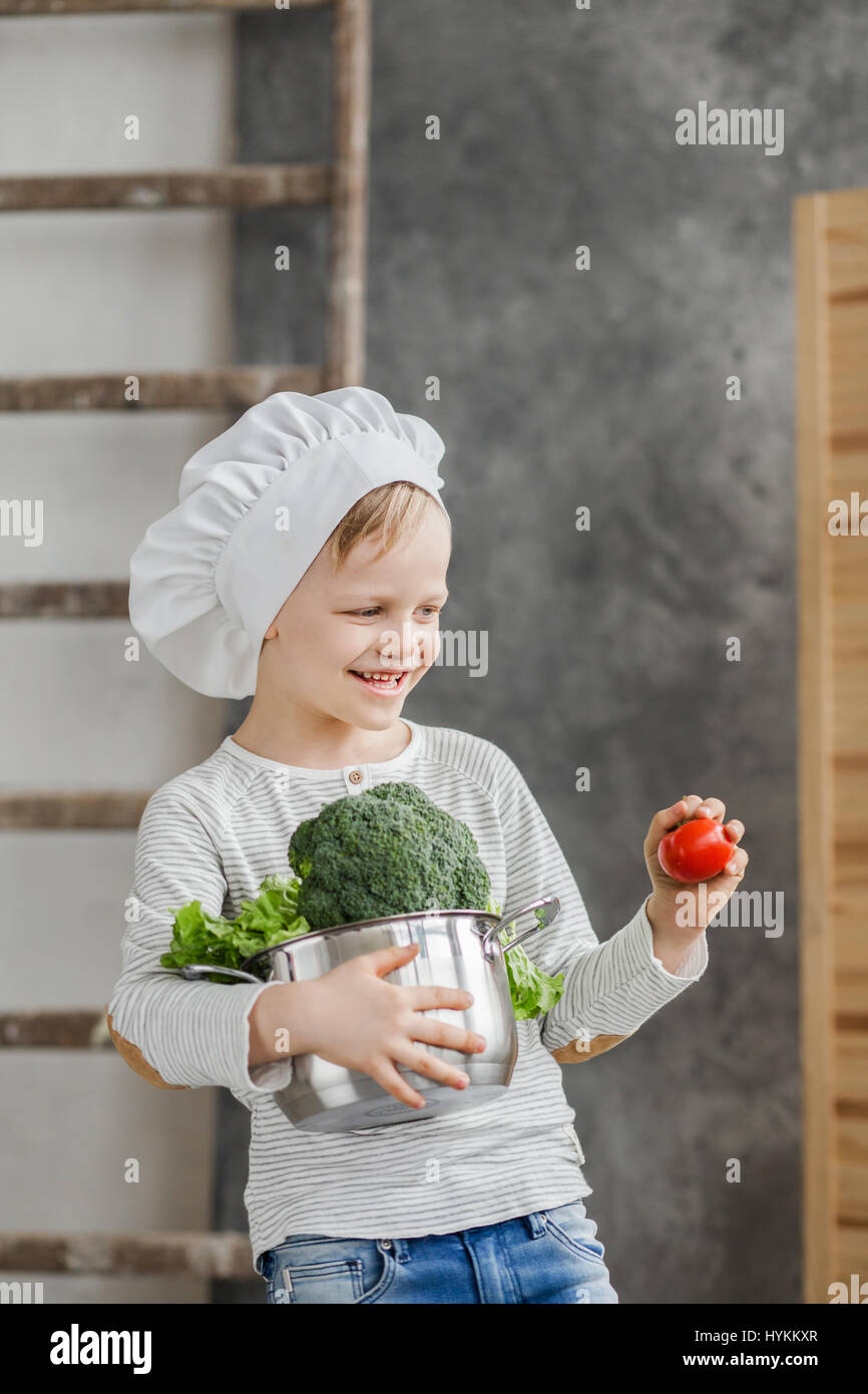 Boy and food hi-res stock photography and images - Alamy