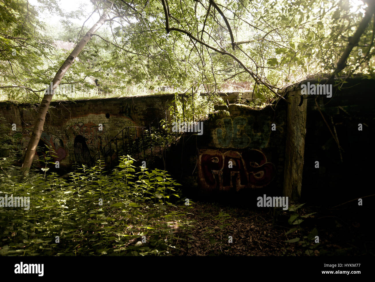 TAKE a look inside the Royal Cold War bunker where The Queen and her ...