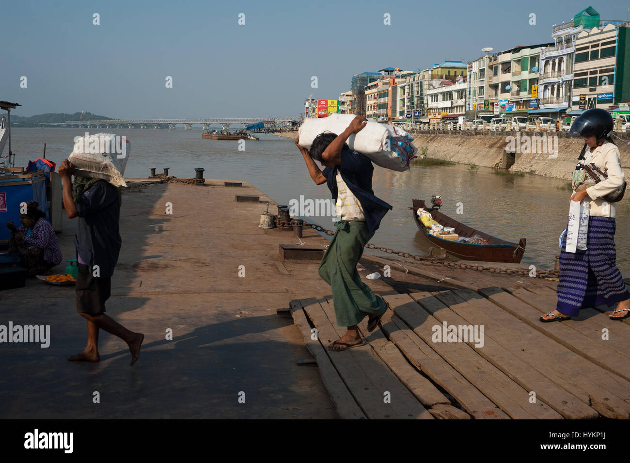 Man carrying cargo loading onto hi-res stock photography and images - Alamy