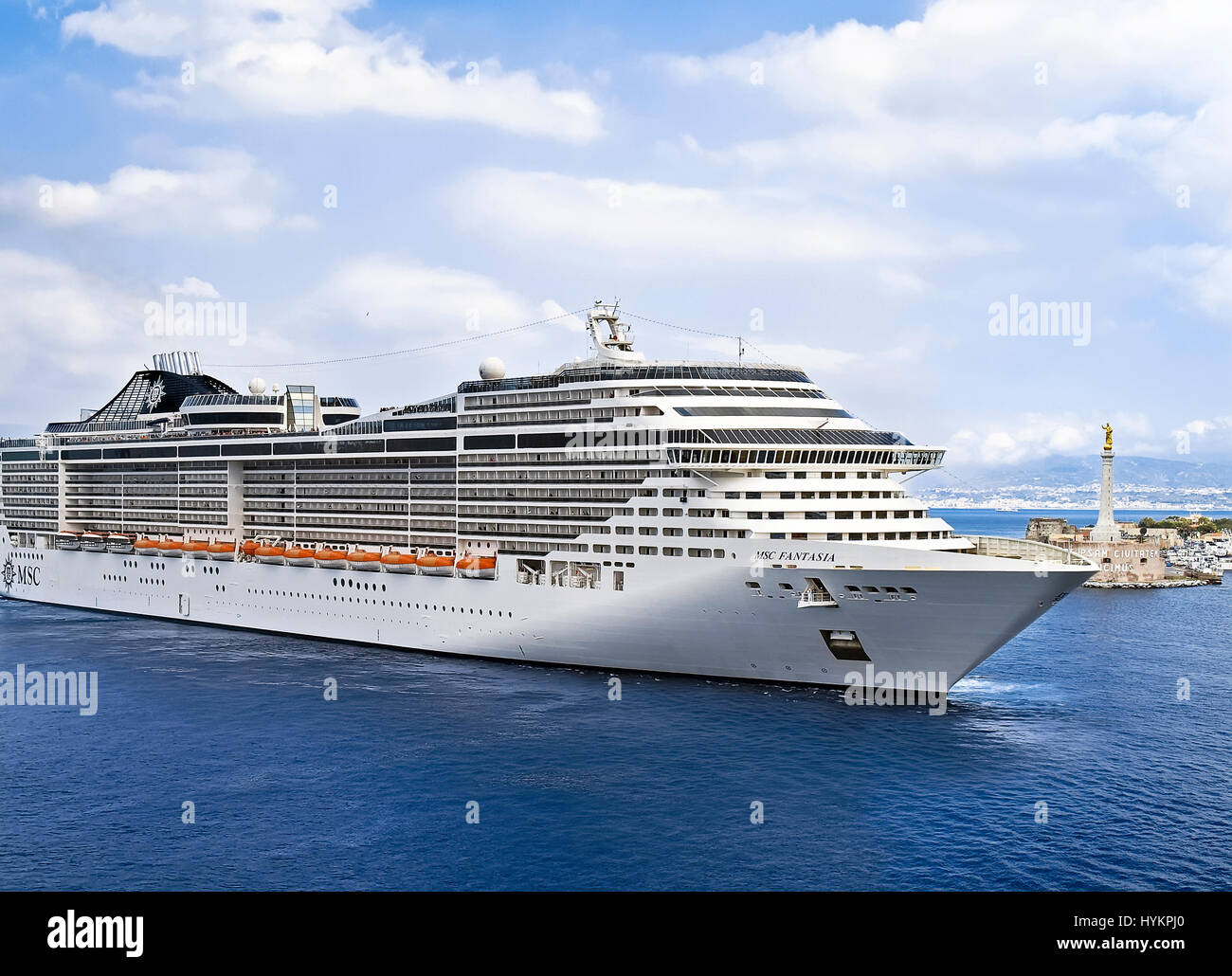Msc fantasia cruise ship hi-res stock photography and images - Alamy