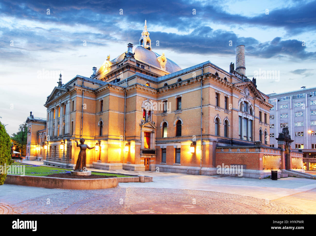 National theater hi-res stock photography and images - Alamy