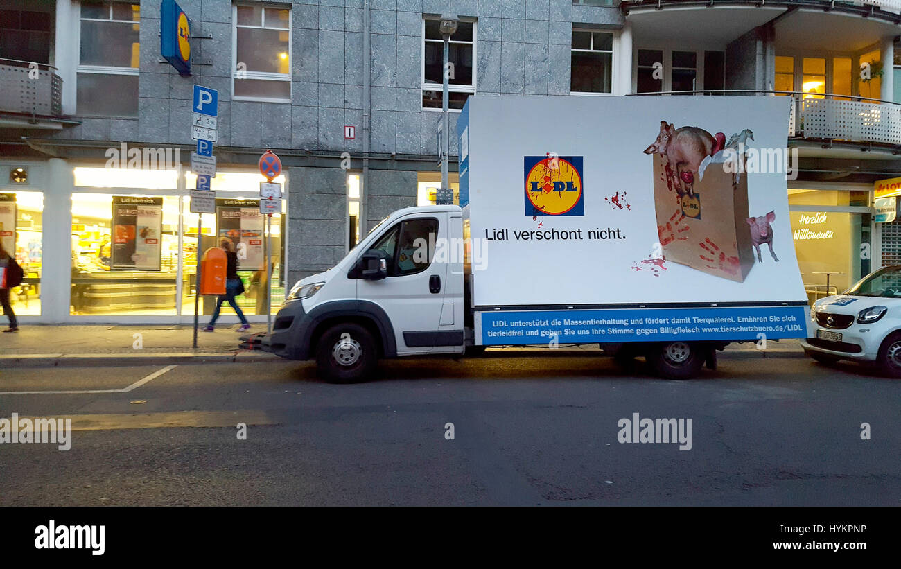 "Lidl verschont nicht": Protest gegen Lidl und die Tierhaltung der ...