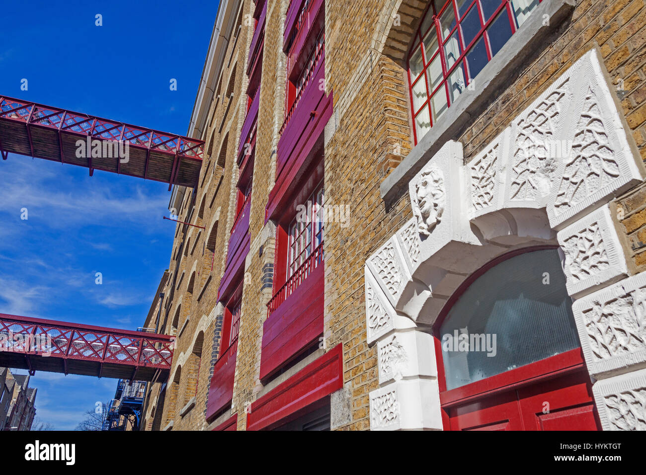 Wapping high street london hi-res stock photography and images - Alamy