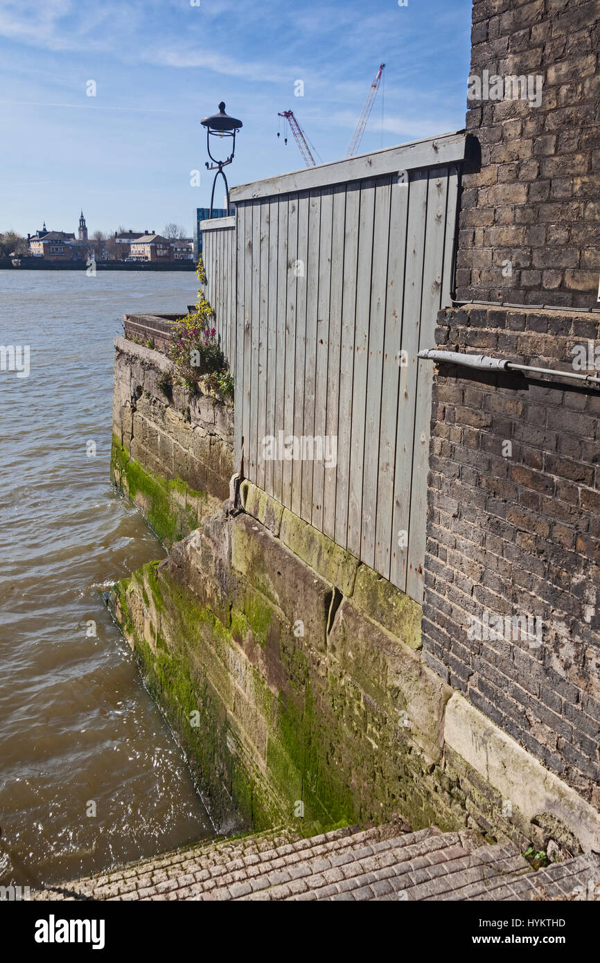 London, Tower Hamlets The historic Wapping Old Stairs off Wapping High ...
