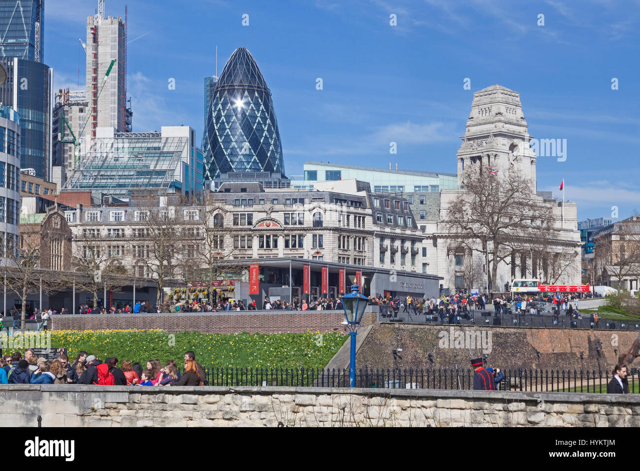 Tower hill hi-res stock photography and images - Alamy