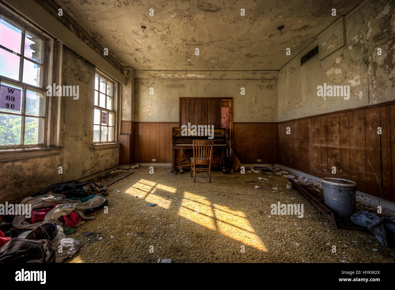 BIRMINGHAM, ALABAMA, USA: One of many rotting rooms in the hotel that ...