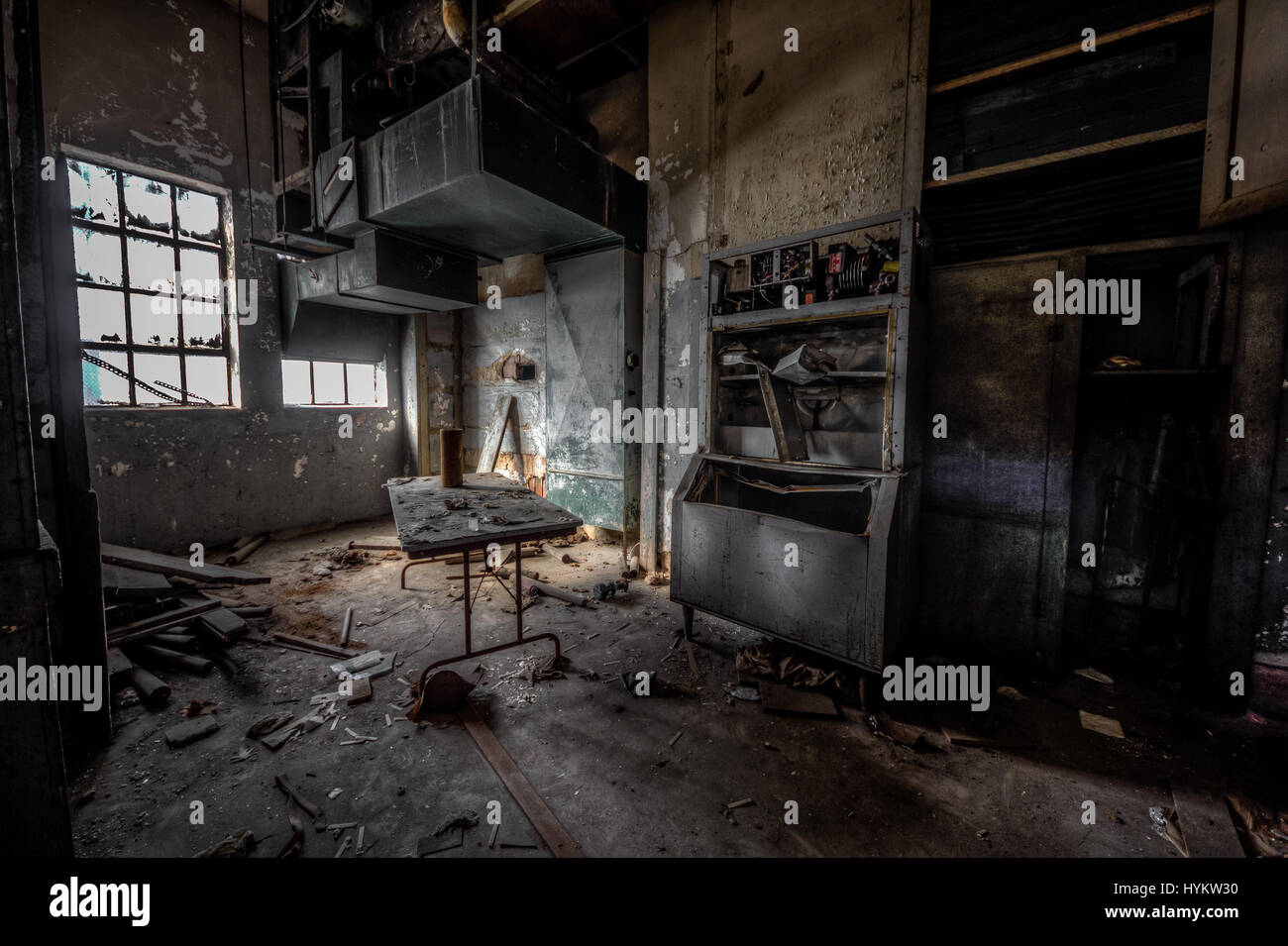 Sunken door hi-res stock photography and images - Alamy