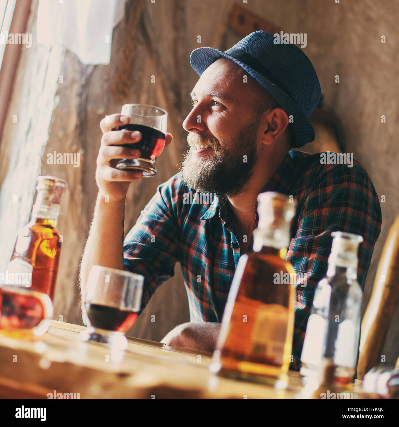 man drinking whiskey Stock Photo - Alamy
