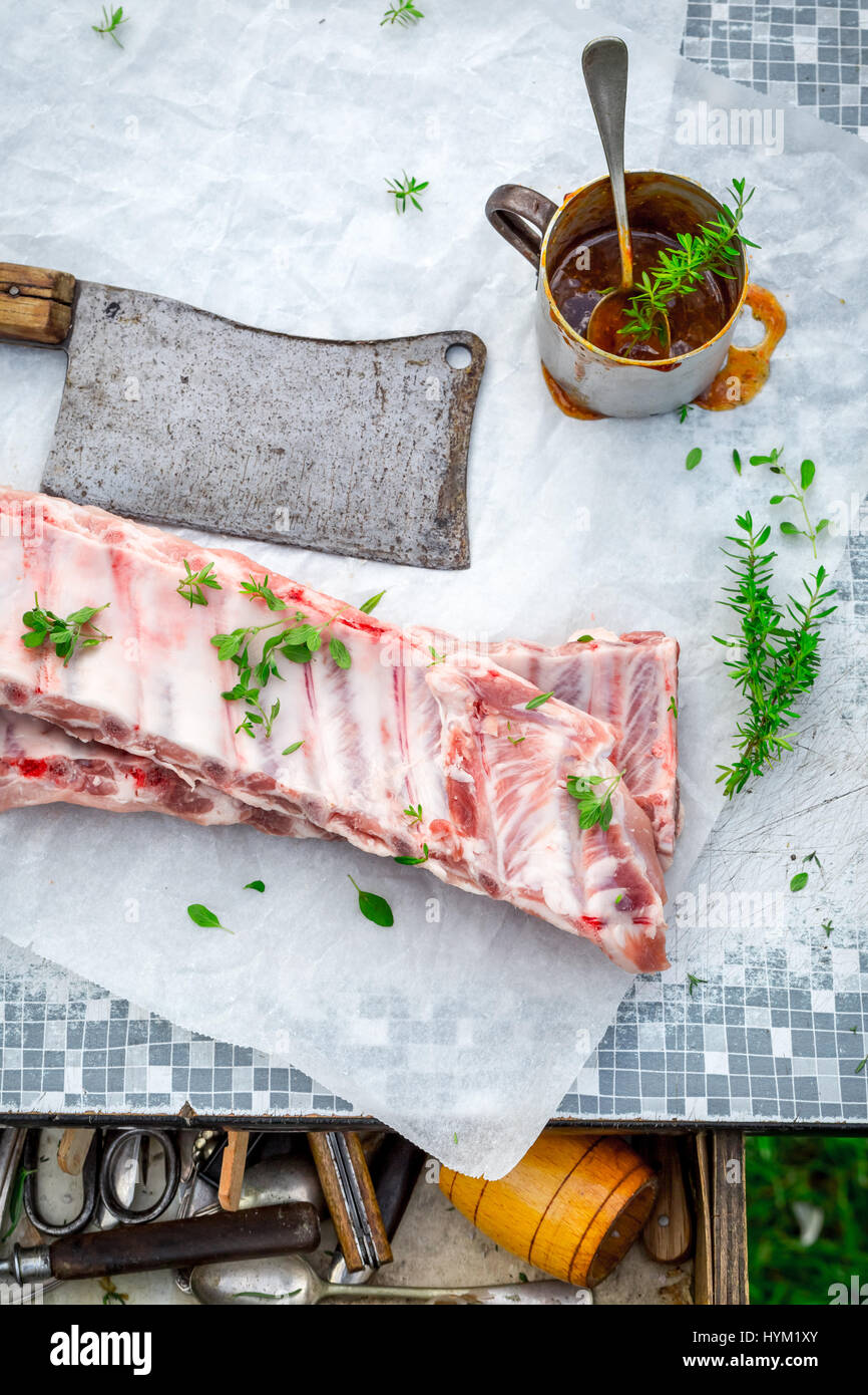 Preparing fresh ribs for grill in the garden Stock Photo - Alamy