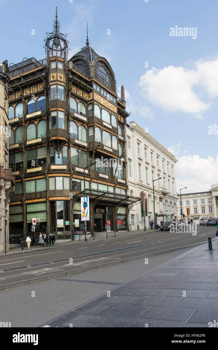 Old urban building hi-res stock photography and images - Alamy