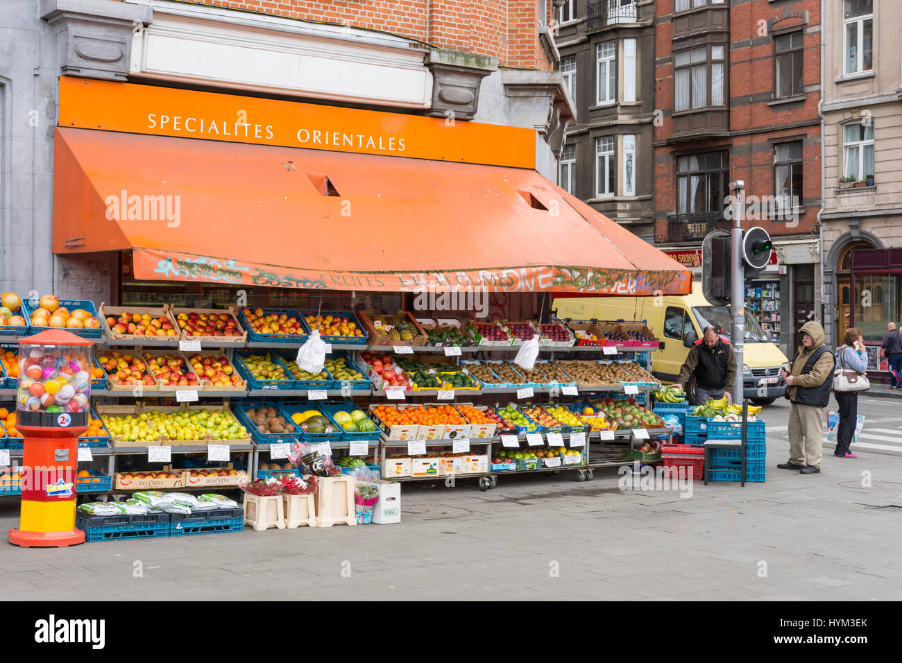 Fruit and vegetable shop on the street in Brussels Stock Photo - Alamy