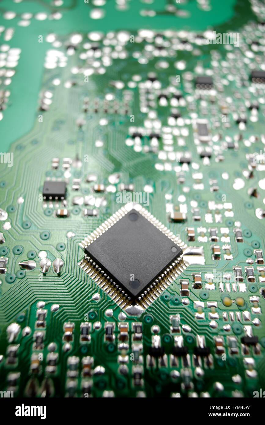 Green microcircuit hi-res stock photography and images - Alamy