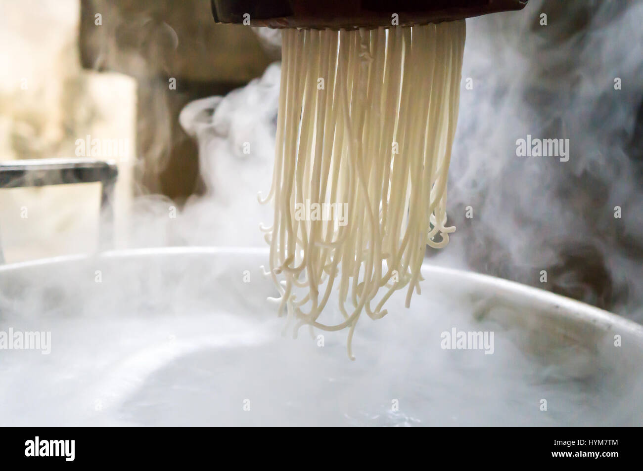 Chinese noodle making hi-res stock photography and images - Alamy