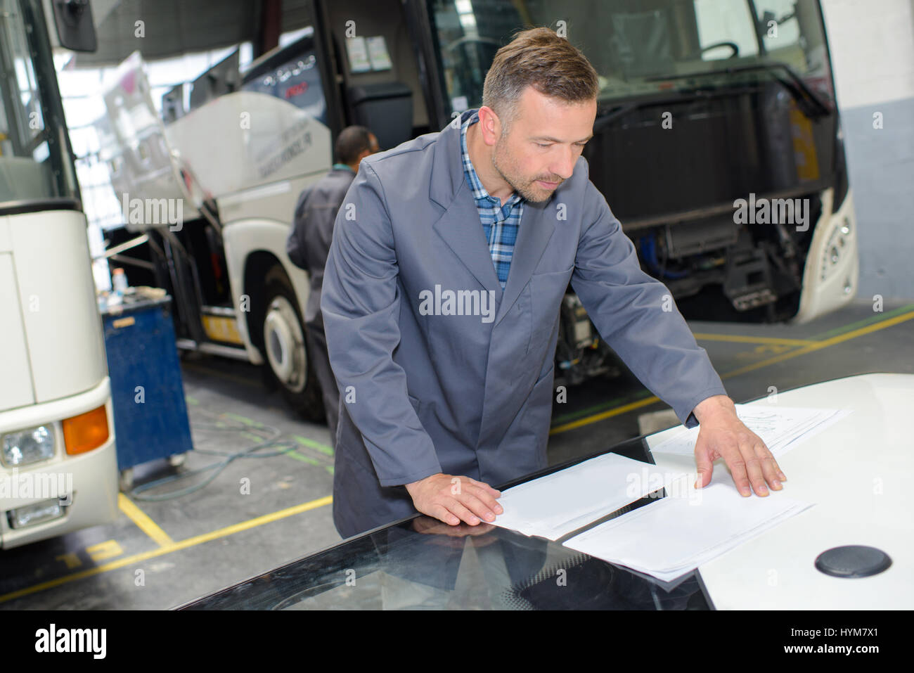 Coach mechanic hi-res stock photography and images - Alamy
